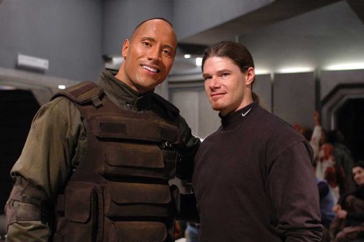 Publican foto inédita de Dwayne Johnson en el set de DOOM