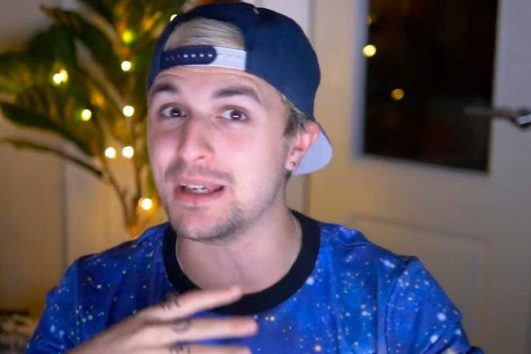 Dalas Review deberá indemnizar a su exsuegro por difamación